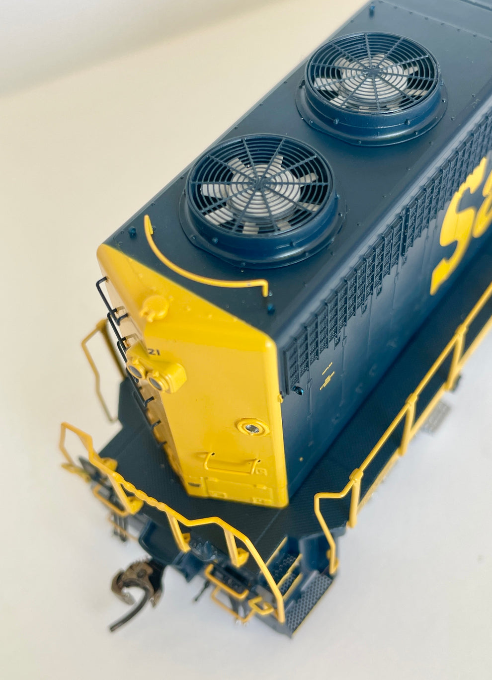 RAPIDO EMD GP38 DCC/LOC SOUND - SANTA FE – Makin' Tracks