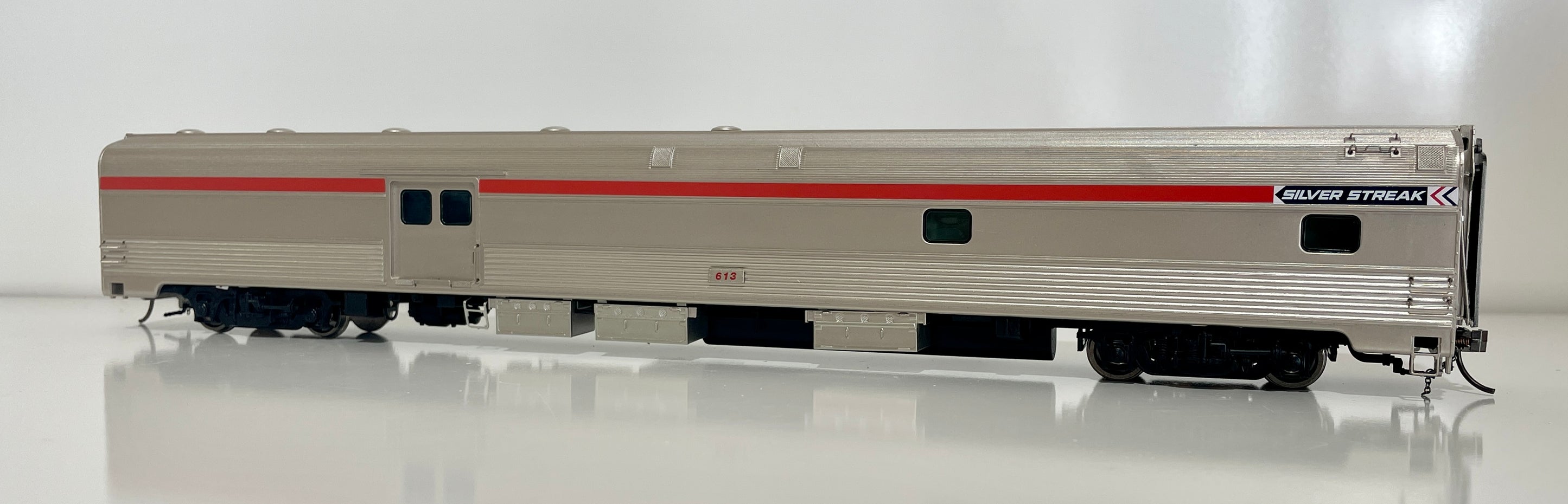 RAPIDO AMROAD (SILVER STREAK) 4 UNIT PASSENGER CAR SET – Makin' Tracks