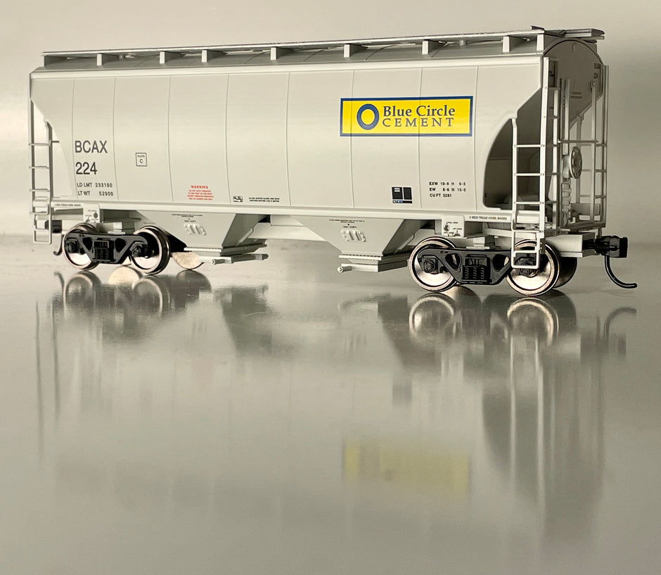 Walthers Mainline Covered Hoppers – Makin' Tracks