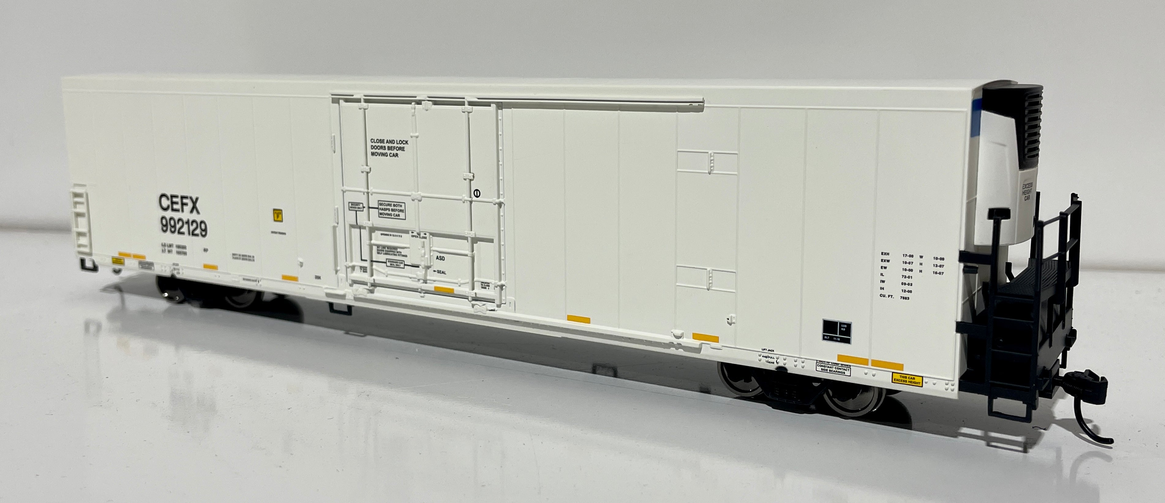 WALTHERS 72' MODERN REFRIDGERATOR BOXCAR - CEFX – Makin' Tracks