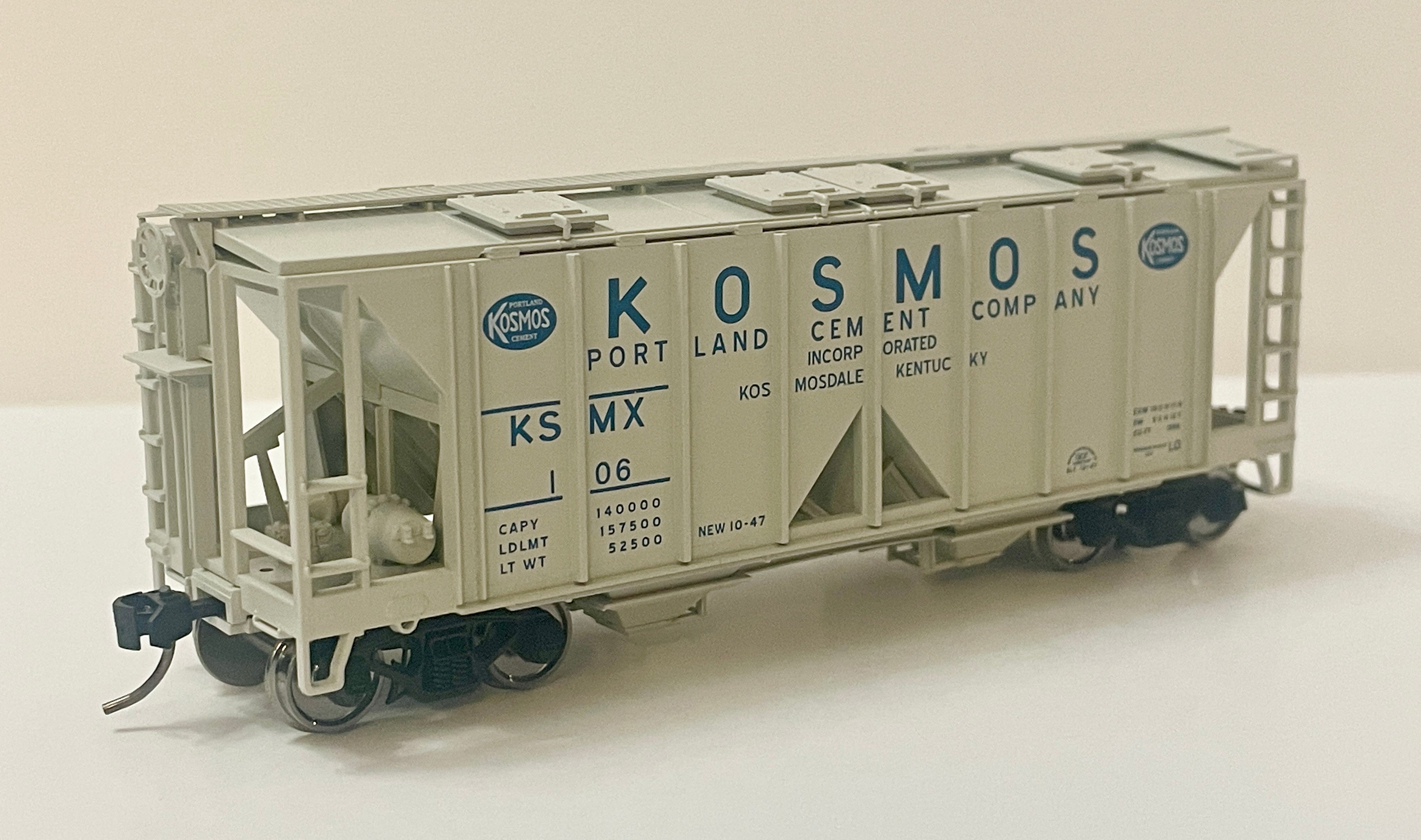 BOWSER 70 TON COVERED HOPPER- KOSMOS CEMENT – Makin' Tracks